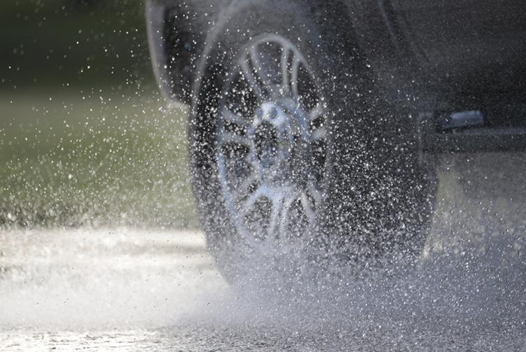 Driving Tips for Wet Roads | Continental Tire